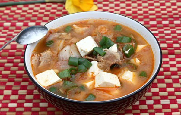 Cách thực hiện món canh kim chi Hàn Quốc